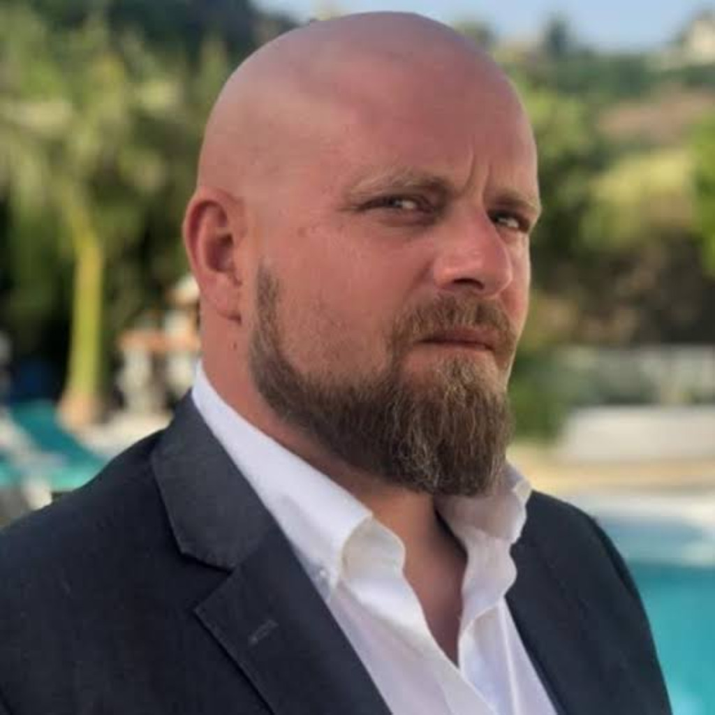 Keith Wareing (keithwareingofficial) Crypto Influencer, Net Worth, Wife ...